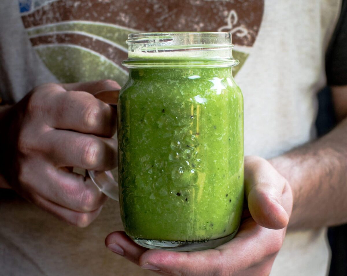 Jus verts : Pourquoi faut-il les boire en été ? - Les jus PAF